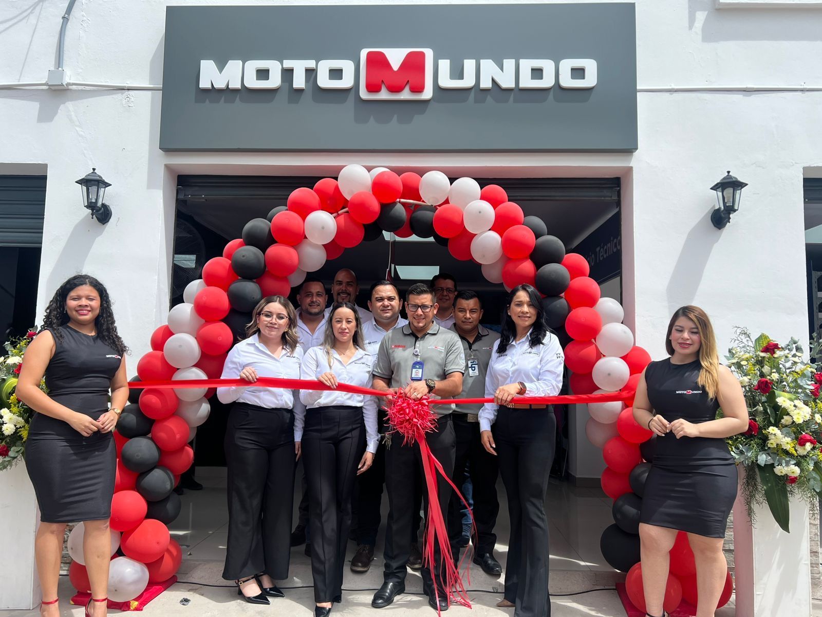 Motomundo abre su tienda número 101 y llega a Copán Ruinas