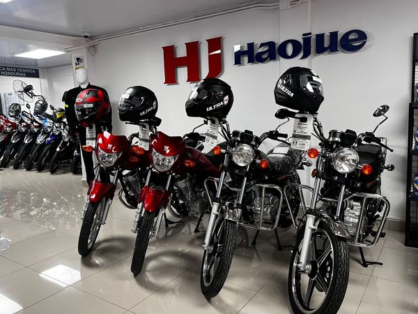 Motomundo abre su tienda número 101 y llega a Copán Ruinas